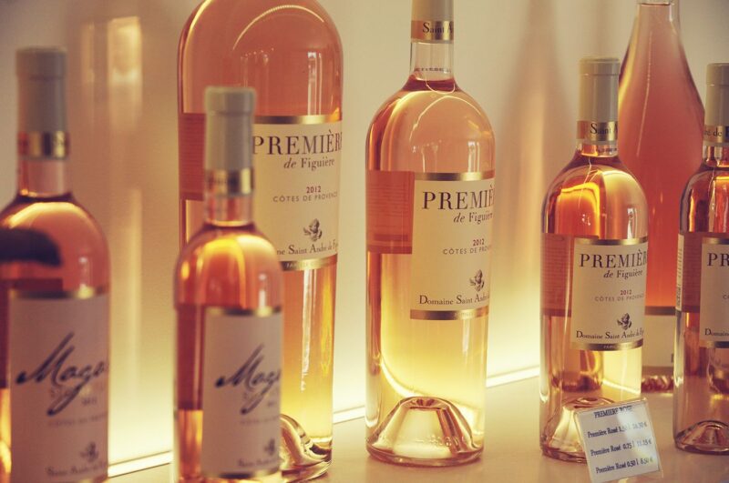 Wine Basics: A Simple Rundown of Types of Red Wines & White Wines ...