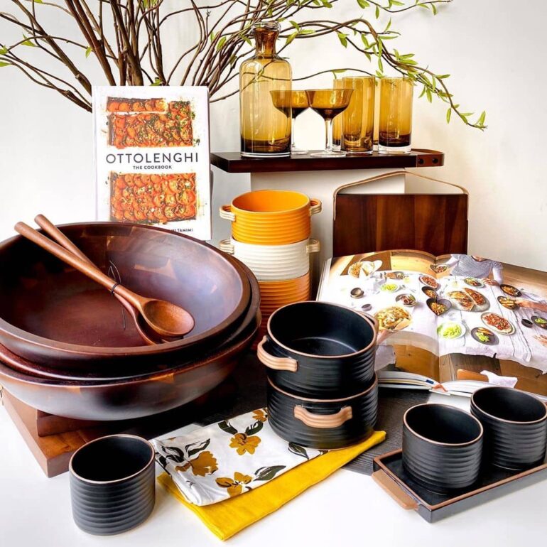 Robson Street Neighbourhood Guidebook: The Best Eats, Shops & Stays ...