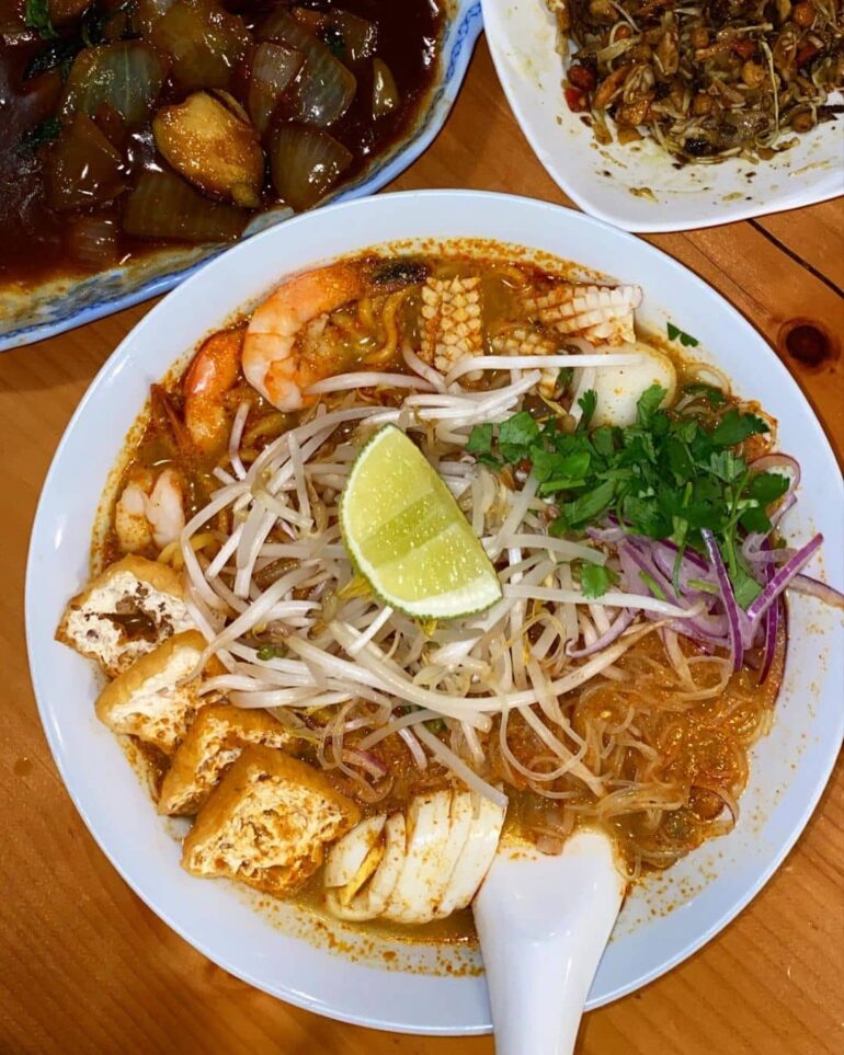 Neighbourhood Guidebook: Victoria Drive (Best Eats, Cafes, & Snacks)