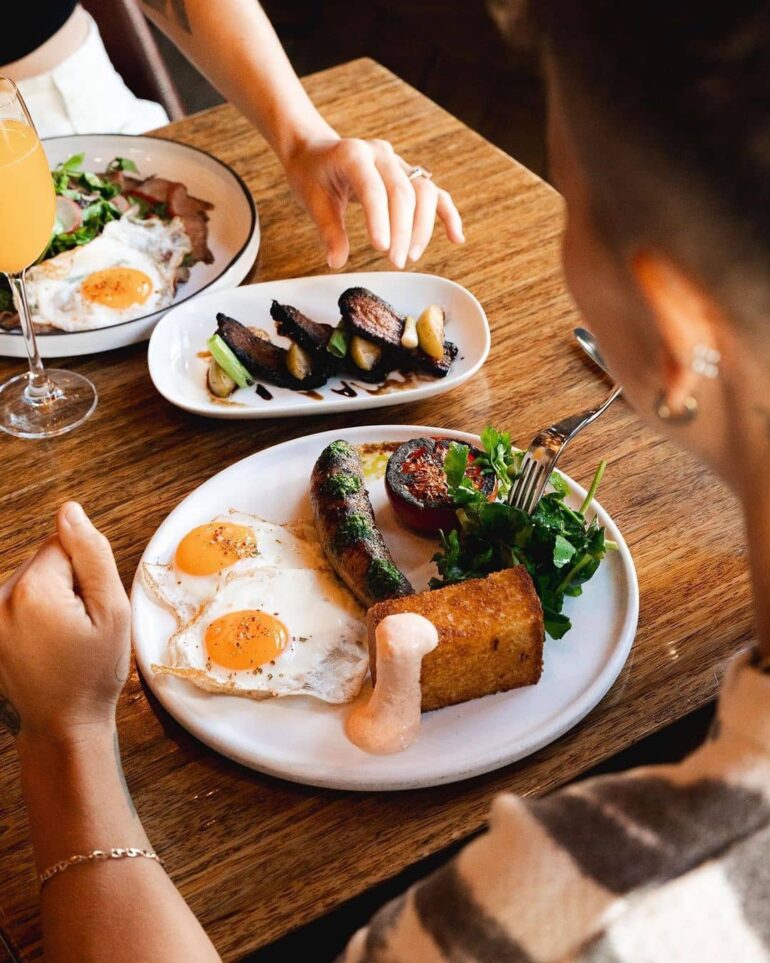 13 Best Downtown Vancouver Breakfast Spots + What To Order (2024)