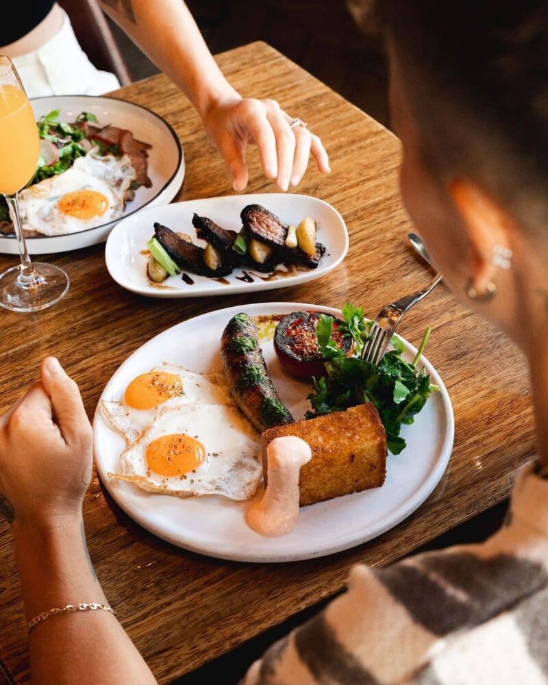 13 Best Downtown Vancouver Breakfast Spots + What To Order (2024)