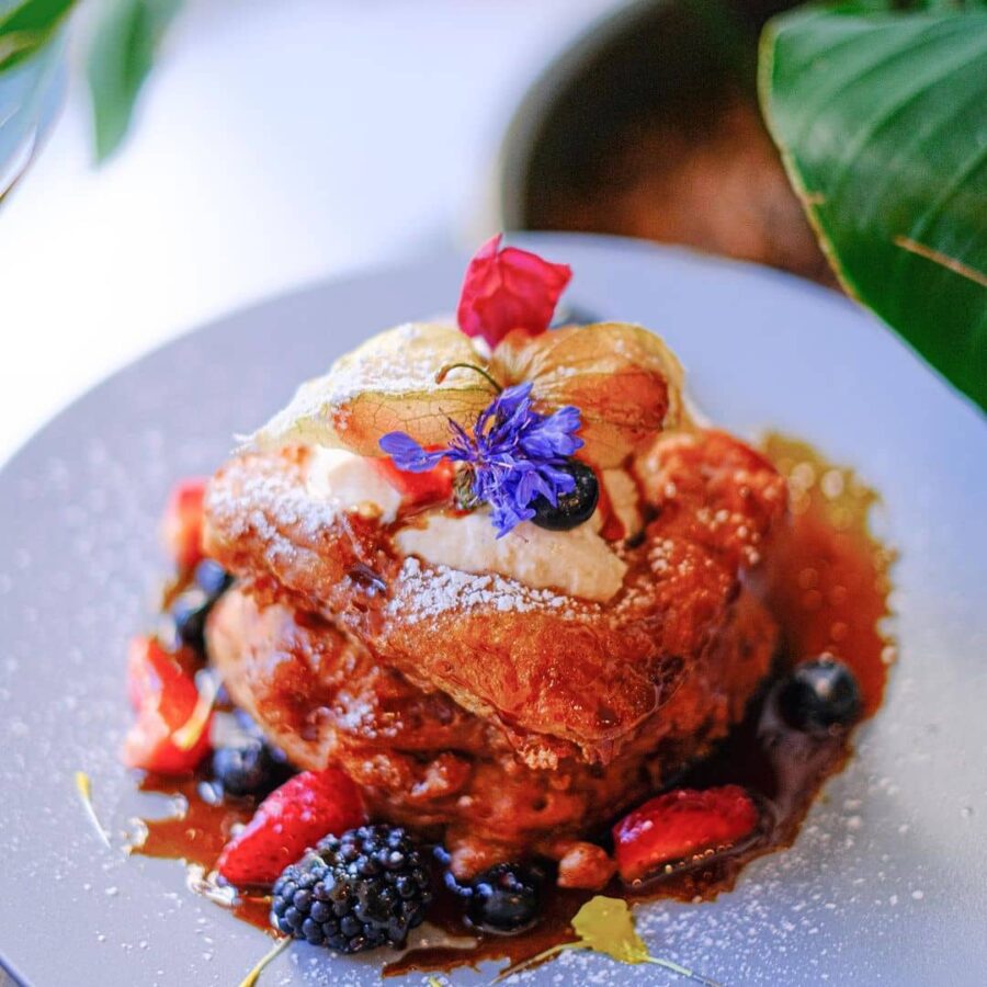 13 Best Downtown Vancouver Breakfast Spots + What To Order (2024)