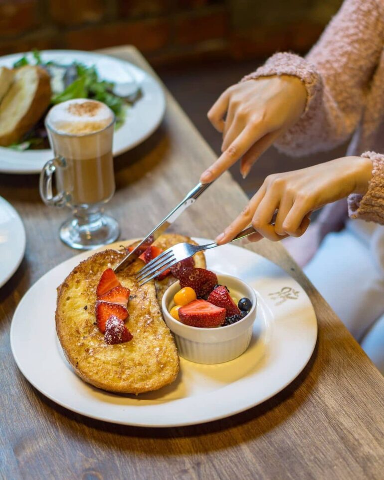 13 Best Downtown Vancouver Breakfast Spots + What To Order (2024)