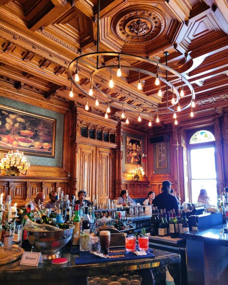 12 Best Montreal Bars & Cocktail Lounges For A Drink (+ What To Order)