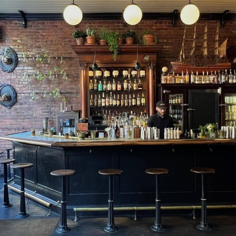 12 Best Bars in Seattle & What To Order (2024)