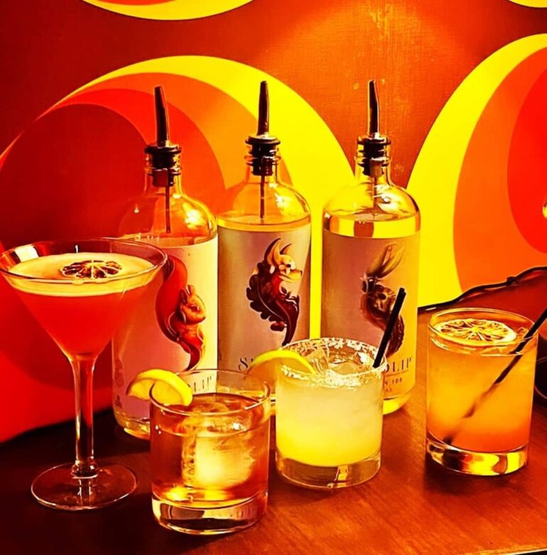 12 Best Bars in Seattle & What To Order (2024)