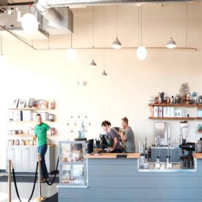12 Best Coffee Shops In Seattle & What To Order (2024)