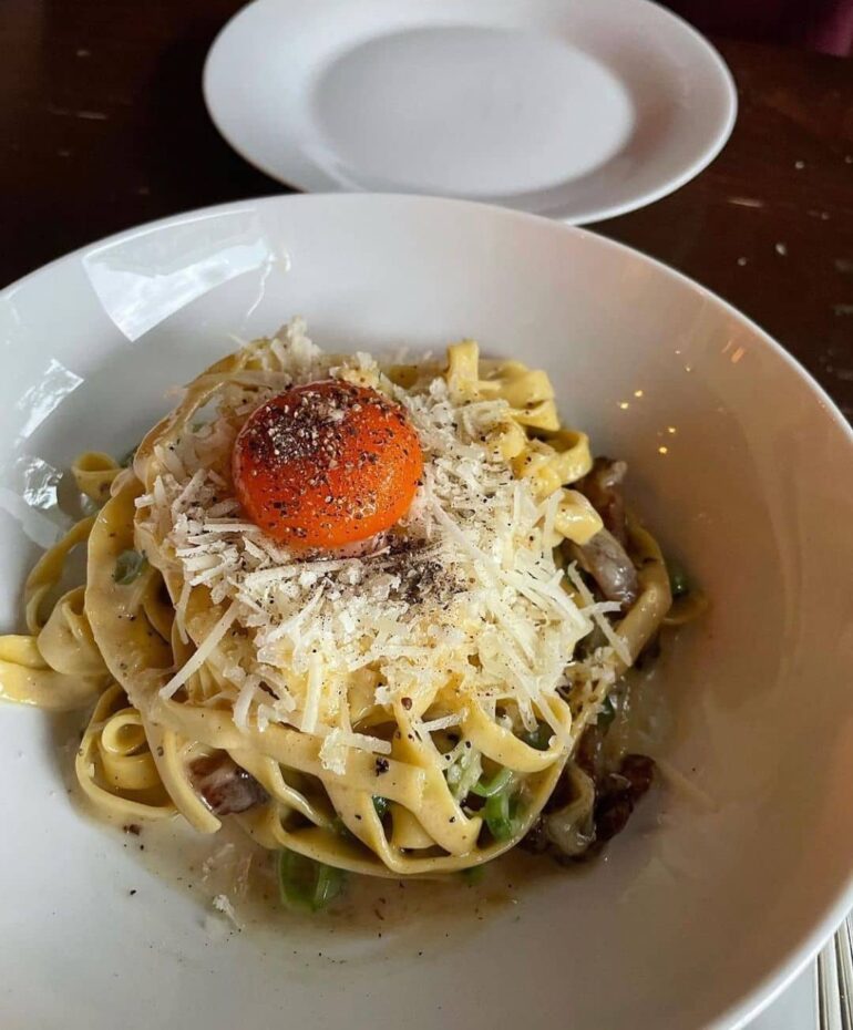 12 Best Bellevue Restaurants & What To Order (2023)