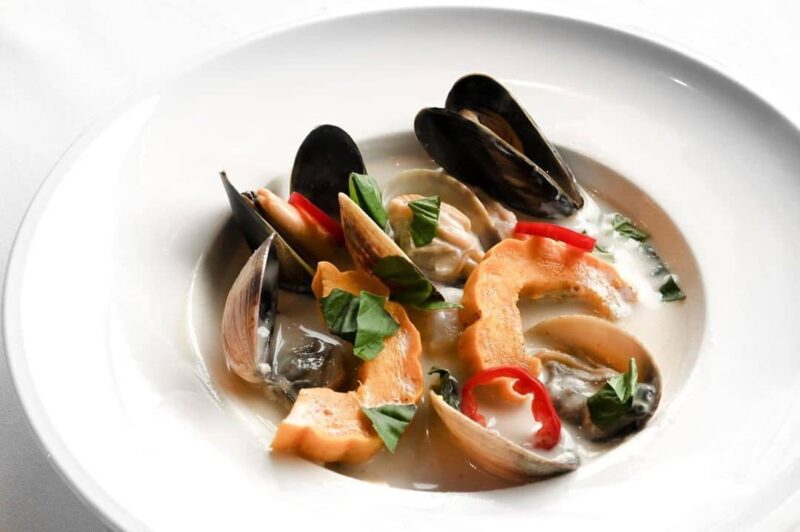 13 Best Seafood Restaurants In Seattle & What To Order (2024)