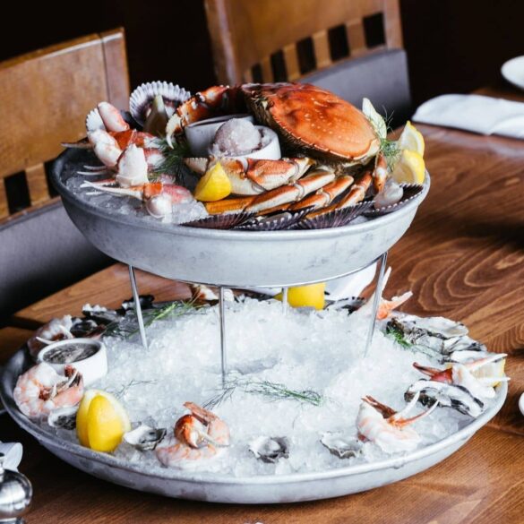 13 Best Seafood Restaurants In Seattle & What To Order (2024)