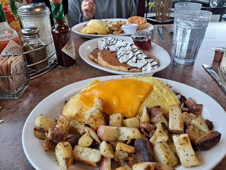 12 Best Vancouver WA Restaurants You Must Eat At (+ What To Order)