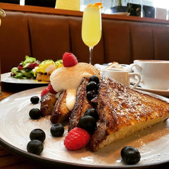 12 Best Brooklyn Brunch Spots To Eat At In 2025 (+ What To Order)