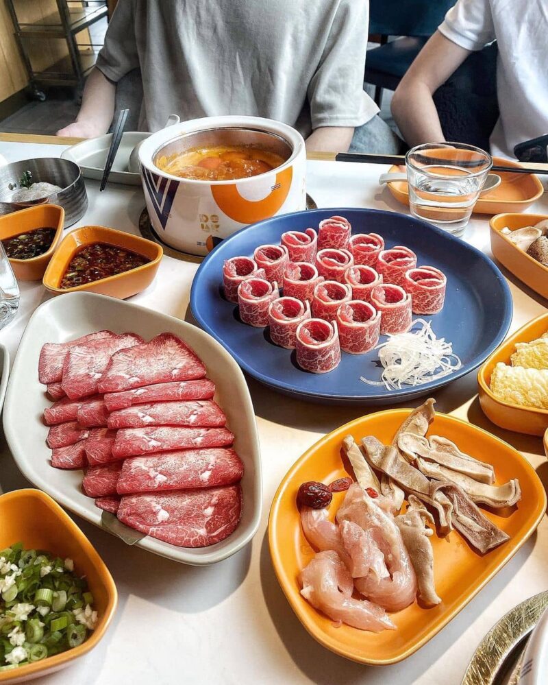 8 Best Hot Pot Restaurants In Seattle For A Warm Meal (+ What To Order)
