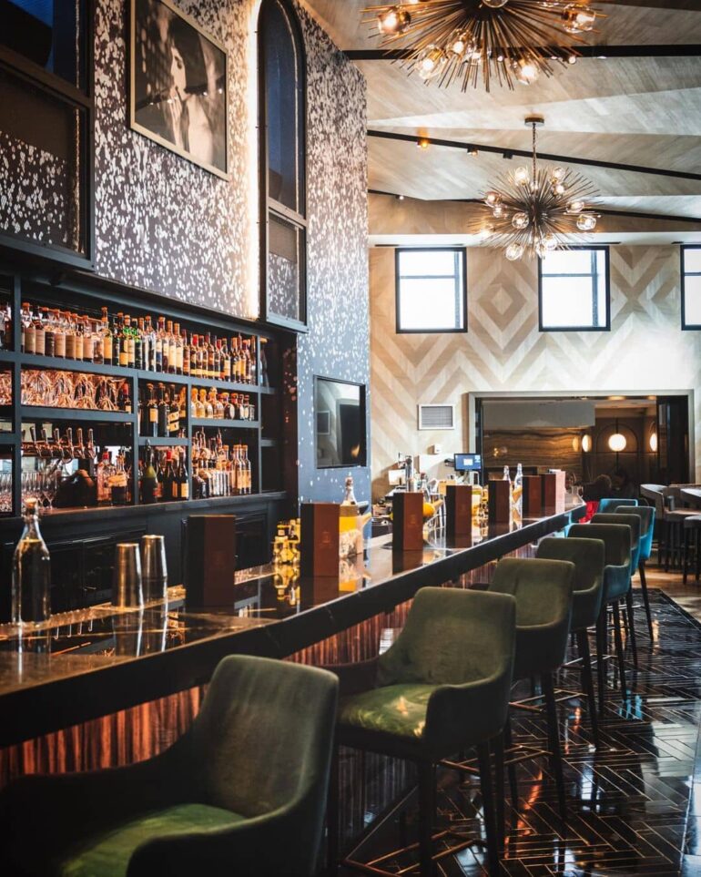 12 Best Rooftop Bars In Chicago To Check Out In 2024 (+ What To Order)