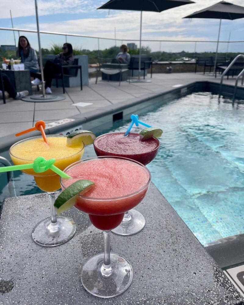 12 Best Rooftop Bars In Chicago To Check Out In 2024 (+ What To Order)