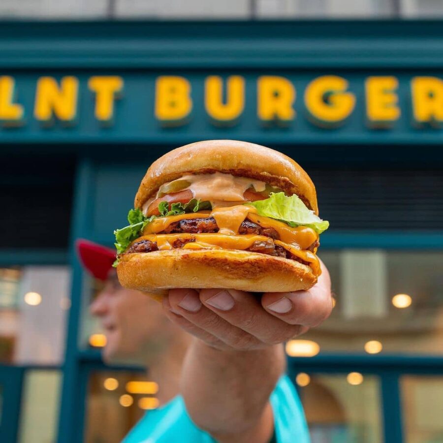 12 Best Burgers In NYC To Eat In 2024 (+ What To Order)