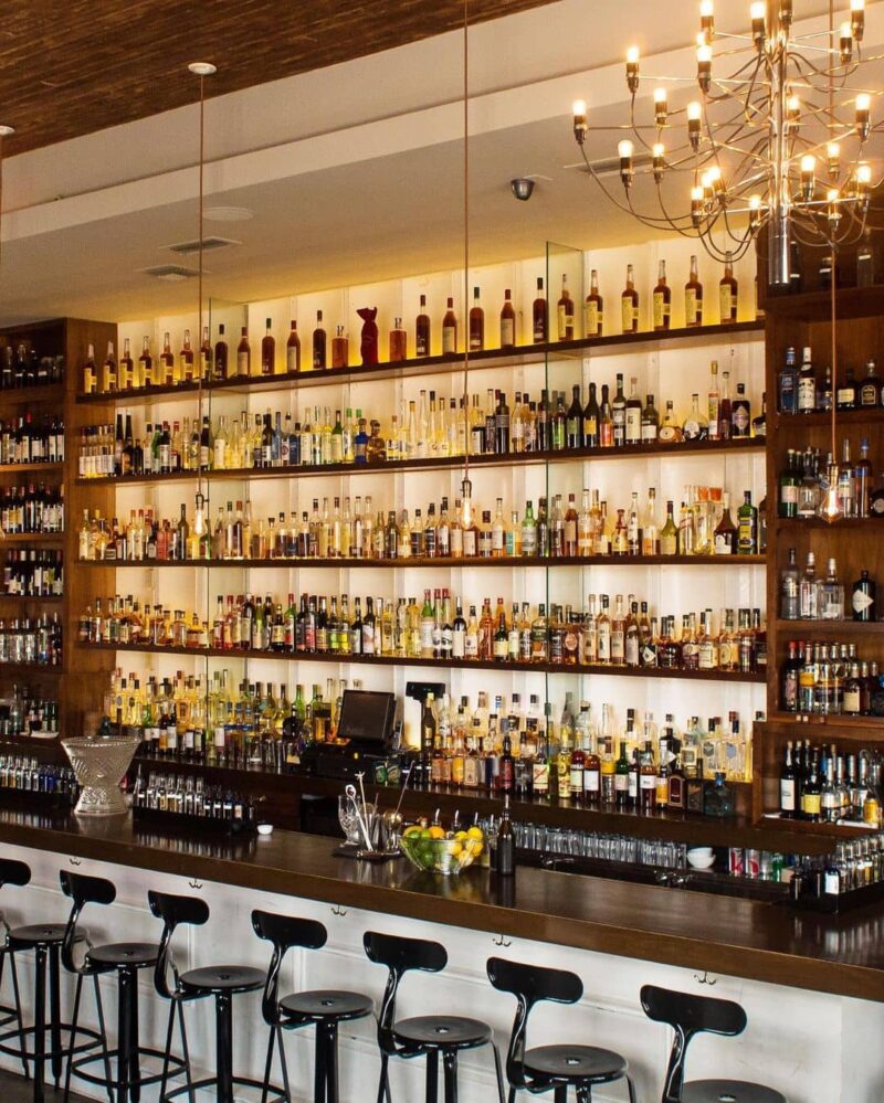 12 Best Chicago Speakeasies And Hidden Bars To Visit (+ What To Order)