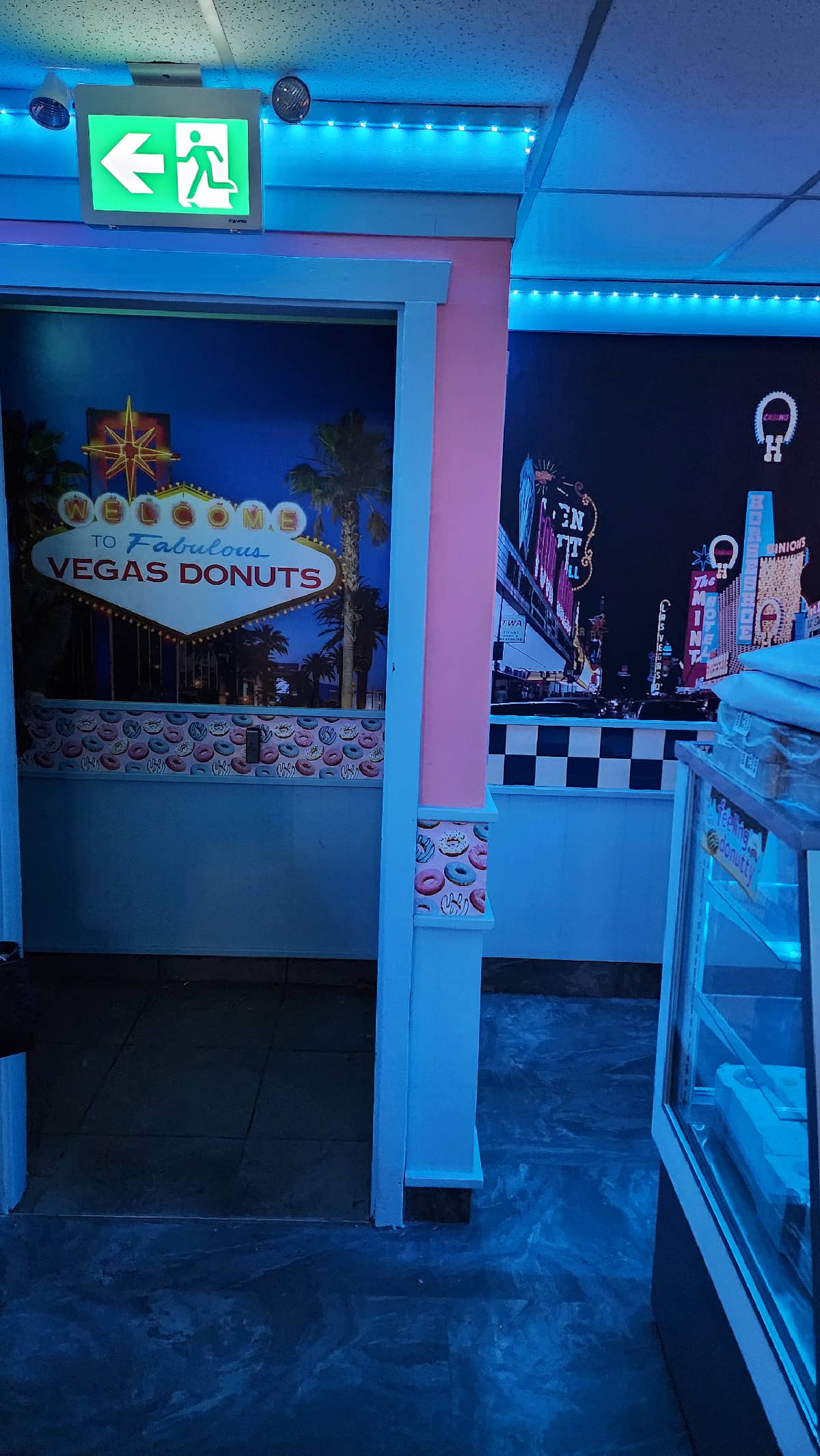 A 1960s Vintage Las Vegas-Themed Donut Shop Is Opening In Vancouver ...