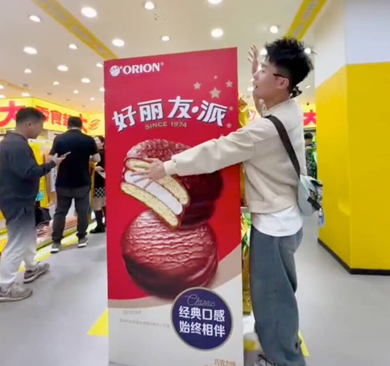 This Viral Shop In China Sell Supersized & Gigantic Versions Of Popular ...