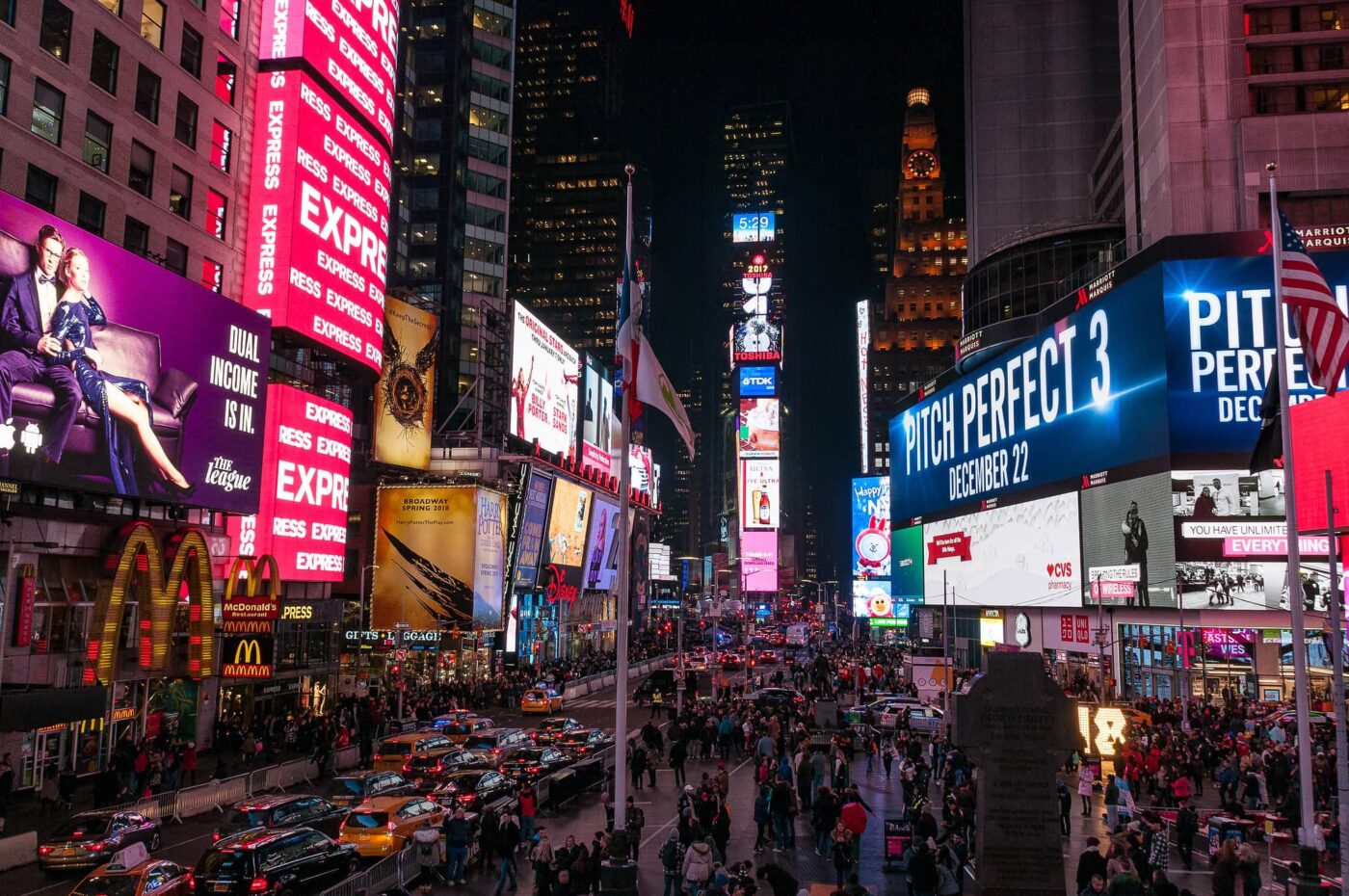 12 Touristy Things To Do In Times Square At Night