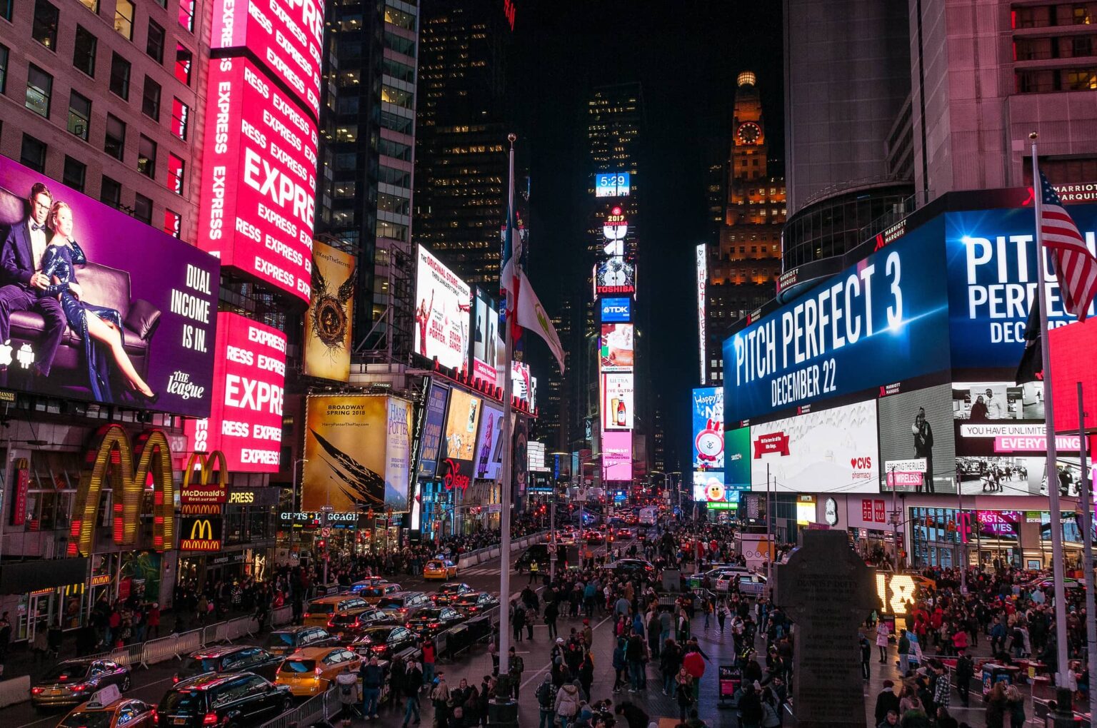 12 Touristy Things To Do In Times Square At Night