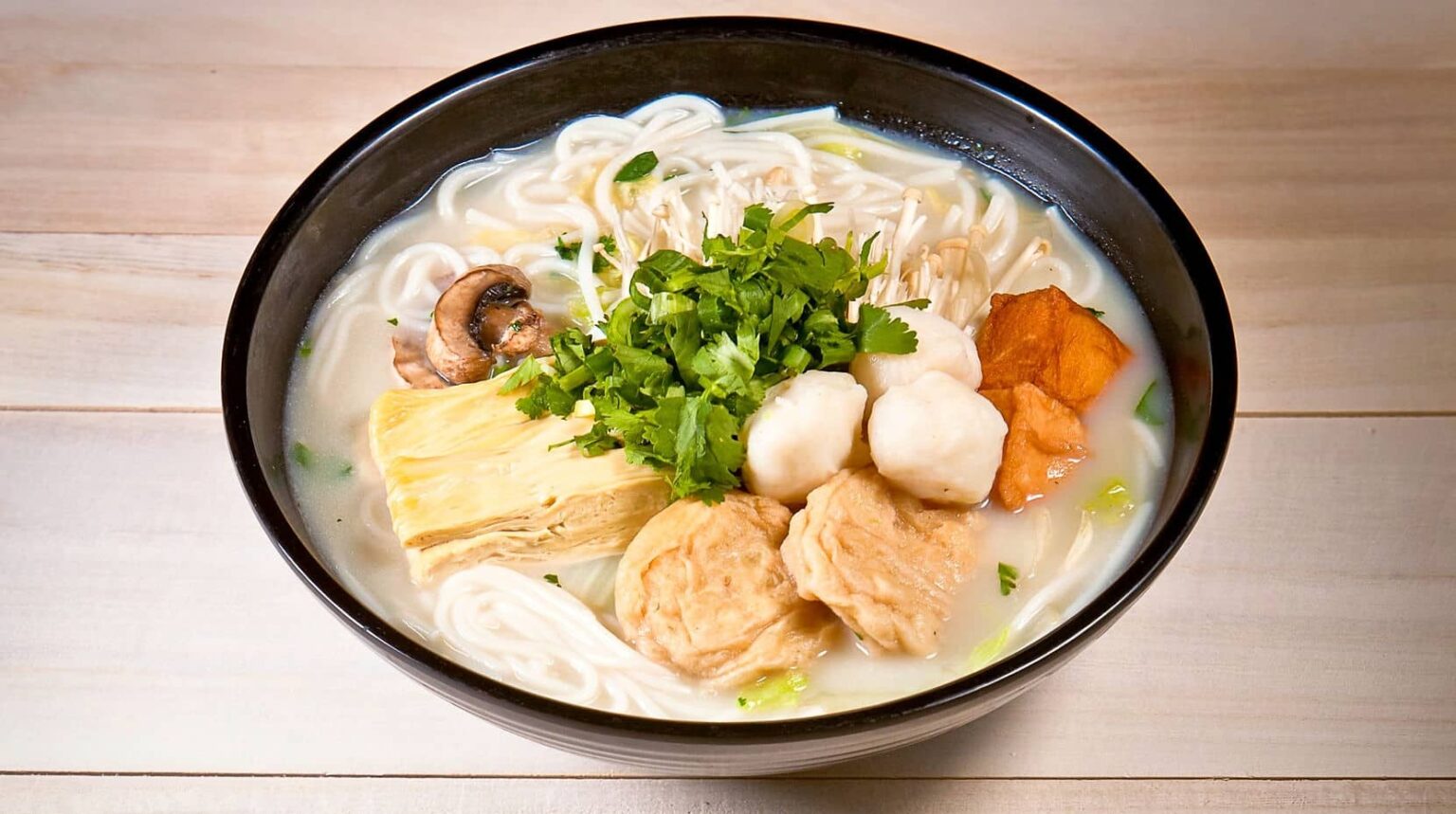 Longtime HK Noodle Chain Opens New Richmond Location