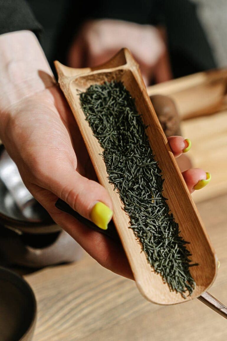 15 Strangely Interesting Facts About Tea That Will Totally Brew Your Mind