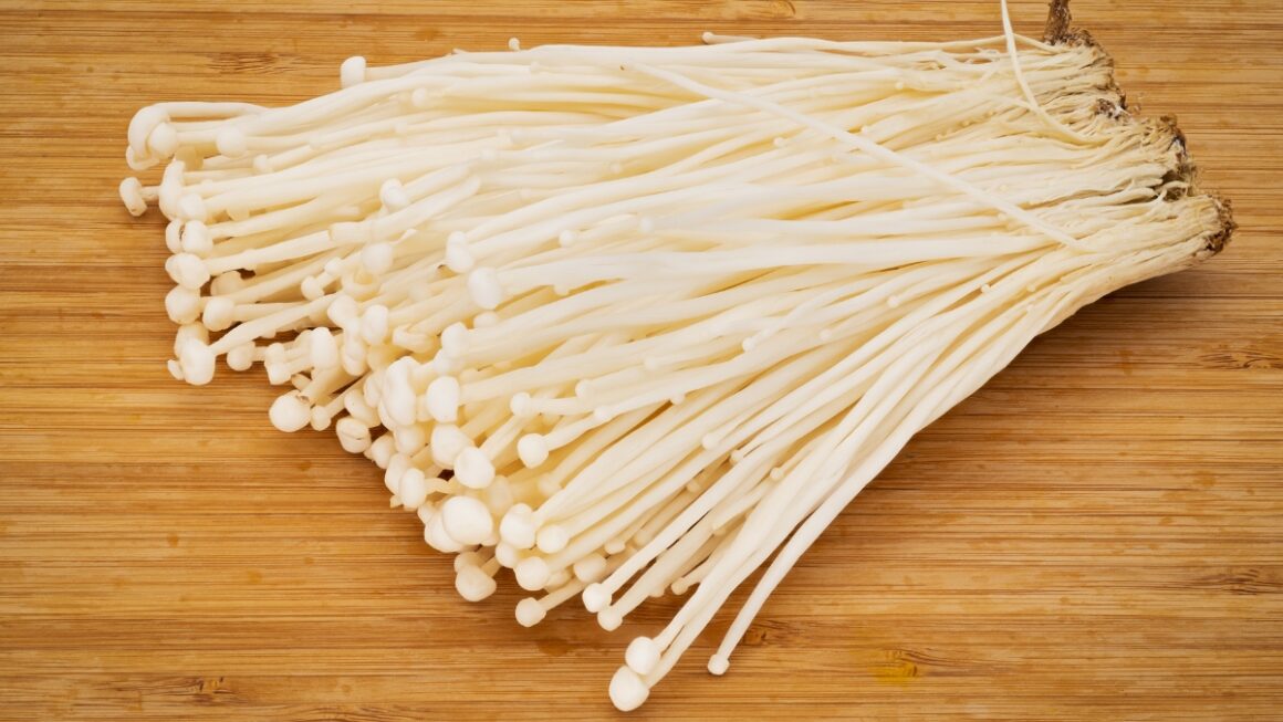 Enoki Mushrooms Recalled In BC Over Listeria Risk — Check Your Fridge
